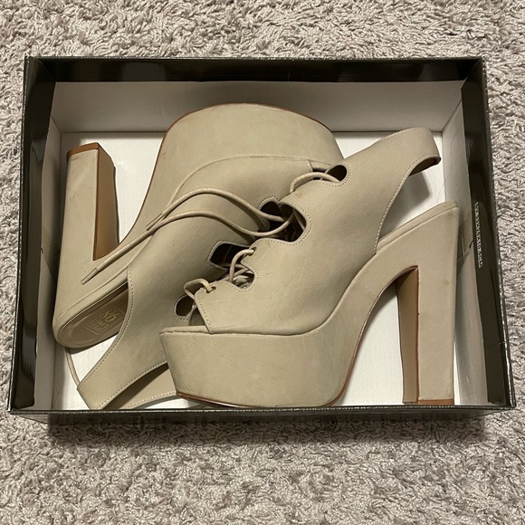 Speed Limit 98 | Shoes | Euc Speed Limit 98 Platform Sandals Wtoe Heel ...